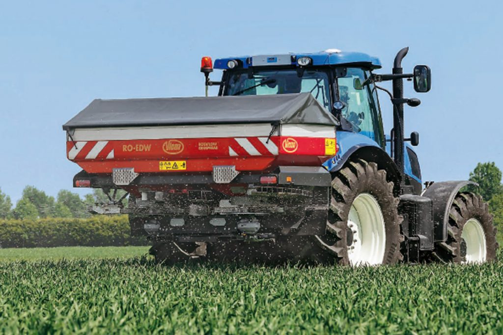 Vicon Pendulum Spreaders Range | KC Equipment