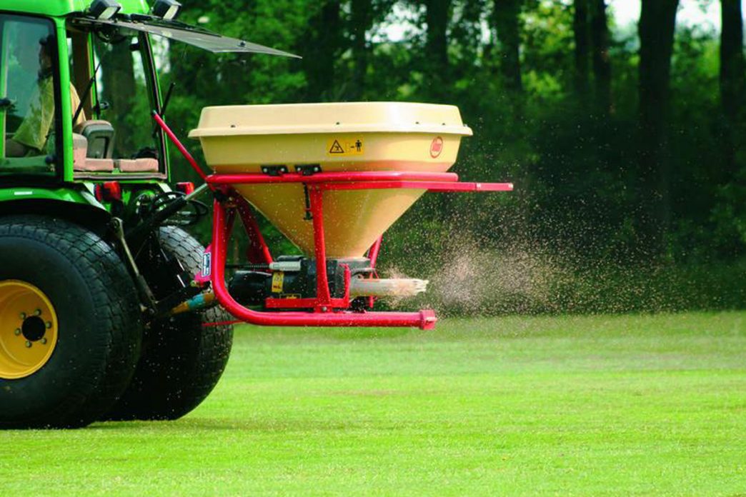 Vicon Pendulum Spreaders Range | KC Equipment